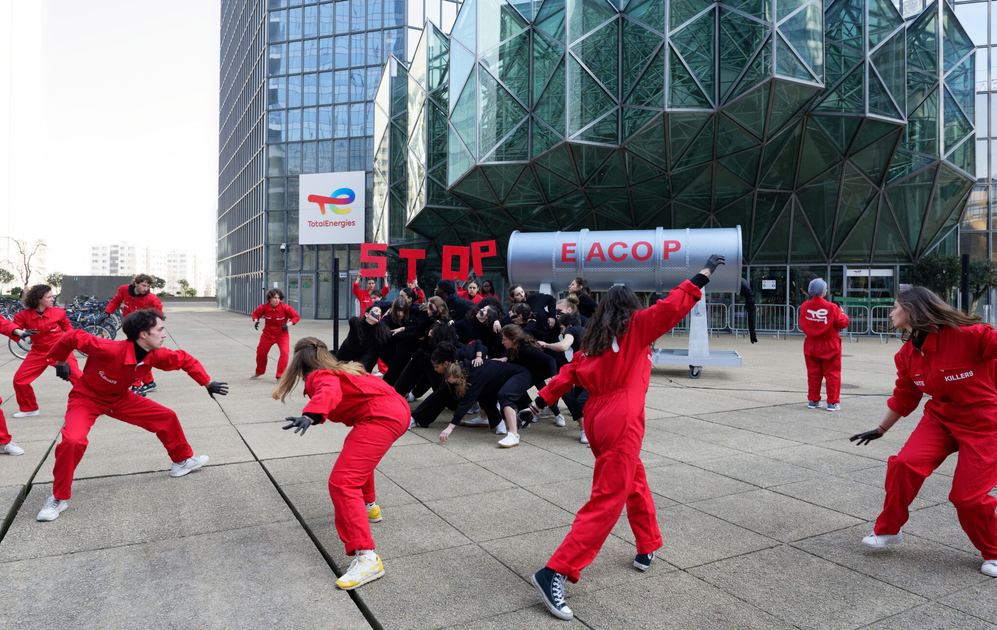 Projet EACOP de Total : 4 militant·es ougandais·es sont venu·es faire ...